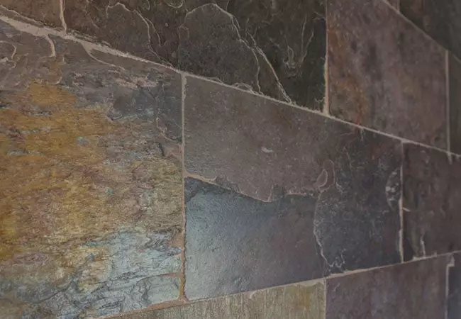 天然石材和 4 种其他类型的瓷砖要考虑用于地板、墙壁和后挡板