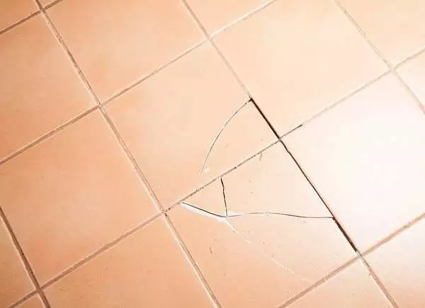 Titunṣe Cracked Tile