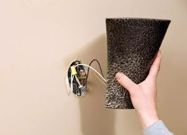 كيفية تركيب شمعدانات الحائط