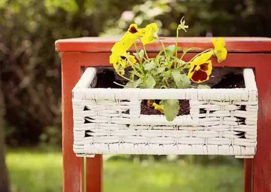 Maacht e Side Table an en DIY Planter