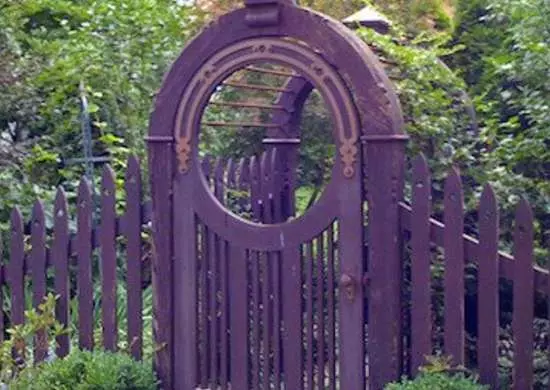 Виолетова ограда