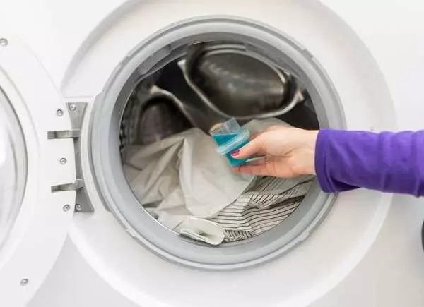 Коли додавати миючий засіб у пральну машину