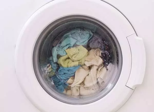 Cómo limpiar la ropa sucia