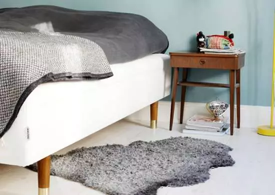Vyrovnejte vrzající postel