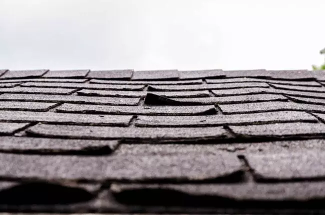 Hoe een verzakt dak te repareren?