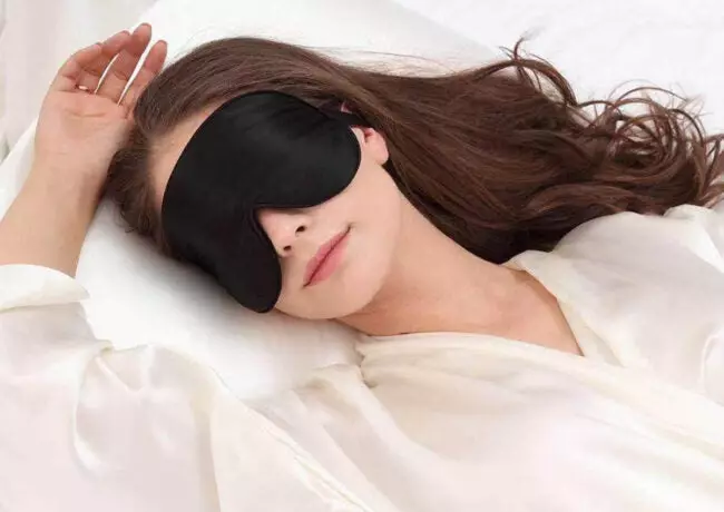 အနှောင့်အယှက်ကင်းစွာ အိပ်စက်ခြင်းအတွက် အကောင်းဆုံး Sleeping Mask