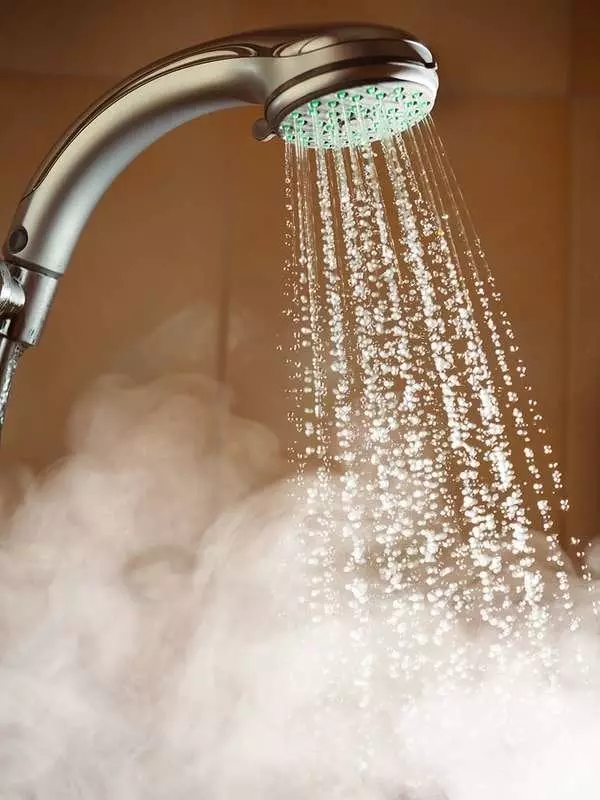 אל תתקלח מקלחות ארוכות מדי או חמות מדי
