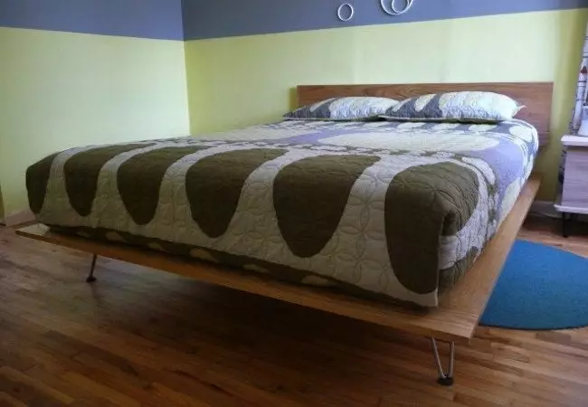 DIY krevet na platformi - moderan