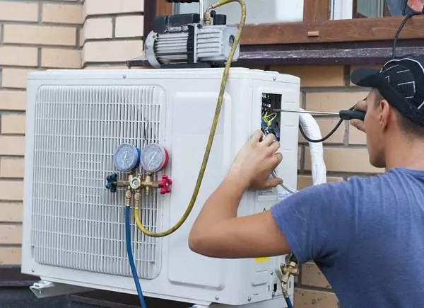 Serviço de reparo de climatização