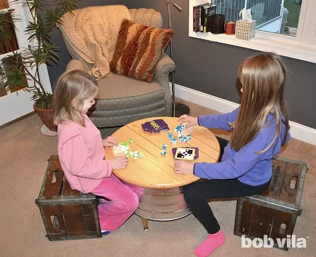DIY Toy Chest - Leksaksförvaring i ett bord