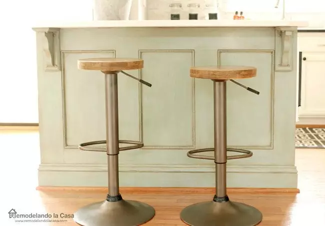 DIY Bar Stools - သင်ရှိပြီးသားအရာကို အဆင့်မြှင့်နည်း