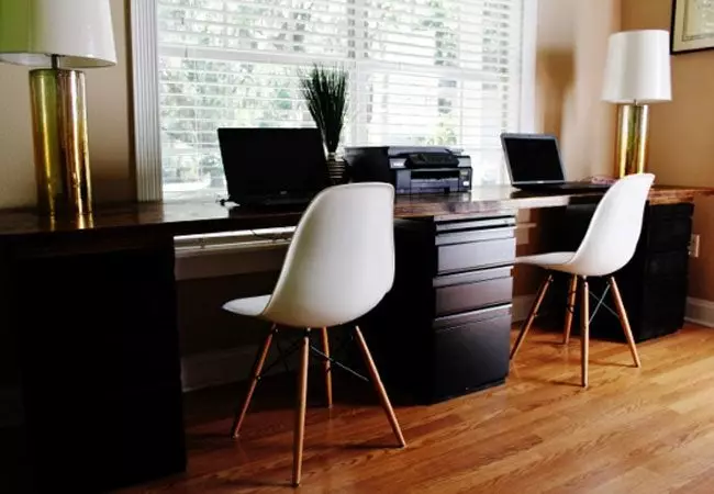 DIY Computer Desk - kabinetti