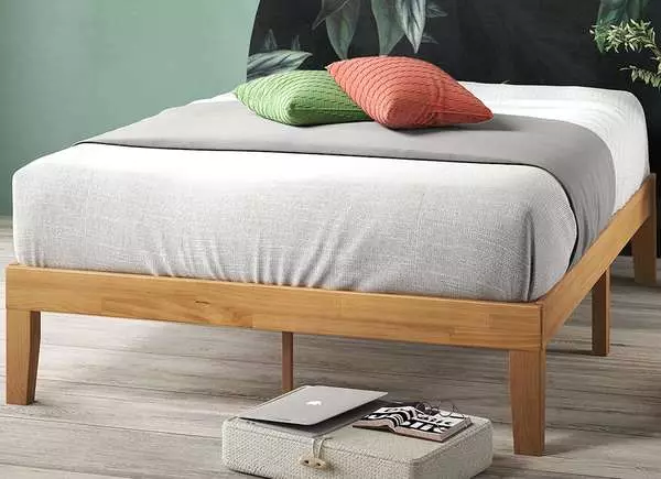 Eenvoudig houten bedframe