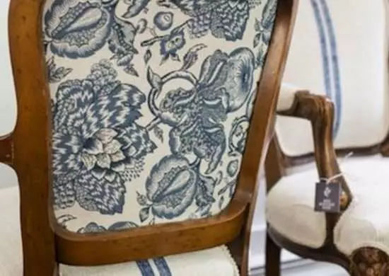 Reupholstered ఫ్రెంచ్ కుర్చీలు