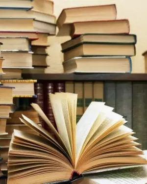 Cara Menghilangkan Bau Buku Lama - Perpustakaan Rumah