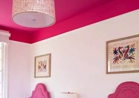 Soffitto dipinto di rosa