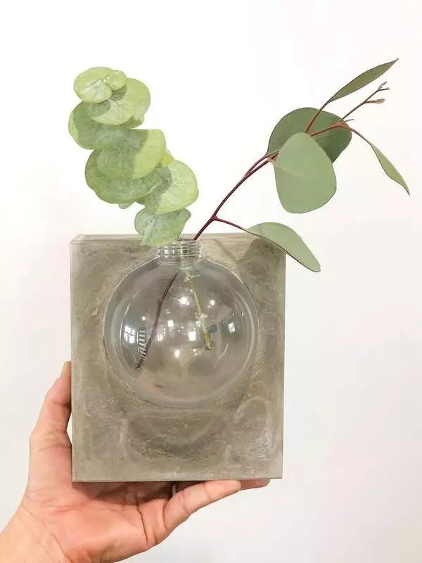 moderná betónová váza