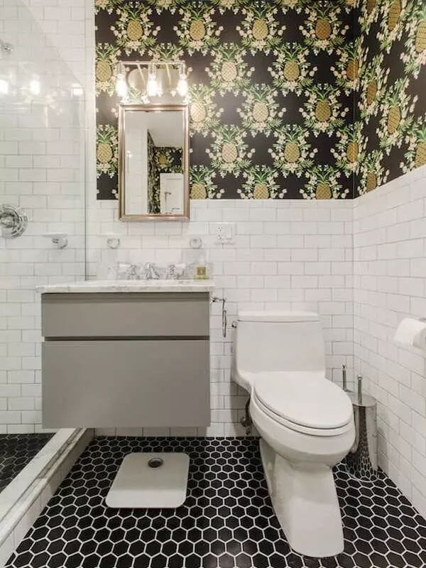 Astoria Apartment Wallpaper Bathroom