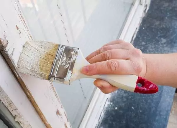 pintar la moldura de la casa blanca