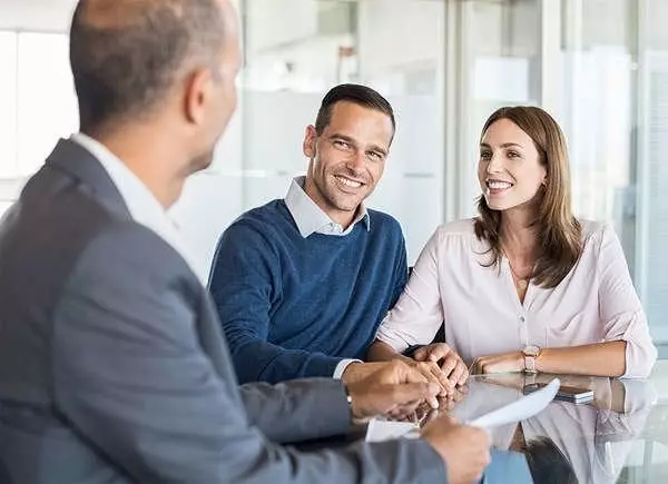 Regel het debat over geld versus lening