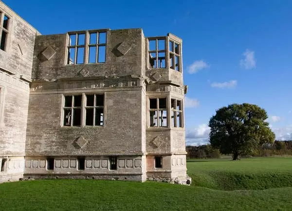 Lyveden New Bield