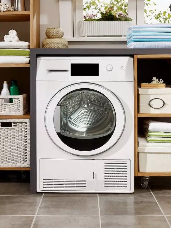 çamaşır suyu ile temiz çamaşır makinesi