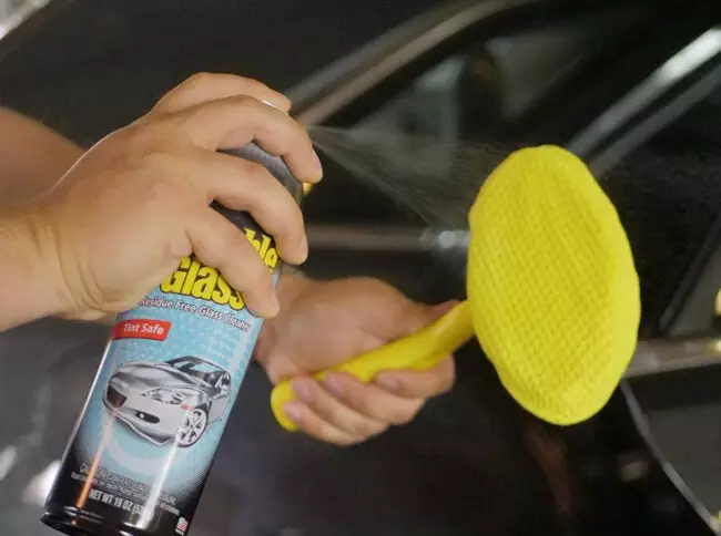 Най-добрите опции за почистване на автомобилни стъкла