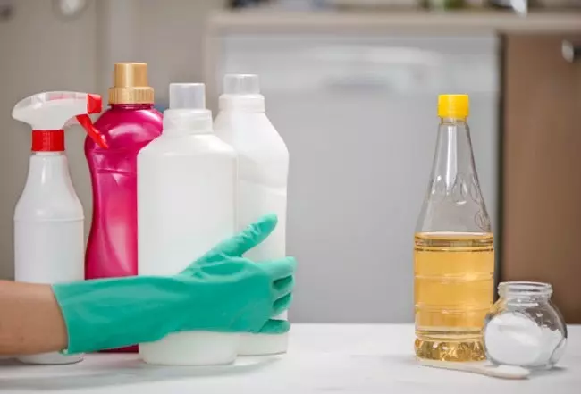 5 chemicaliën die u uit uw reinigingsroutine kunt verwijderen (en wat u in plaats daarvan kunt gebruiken) 11715_1