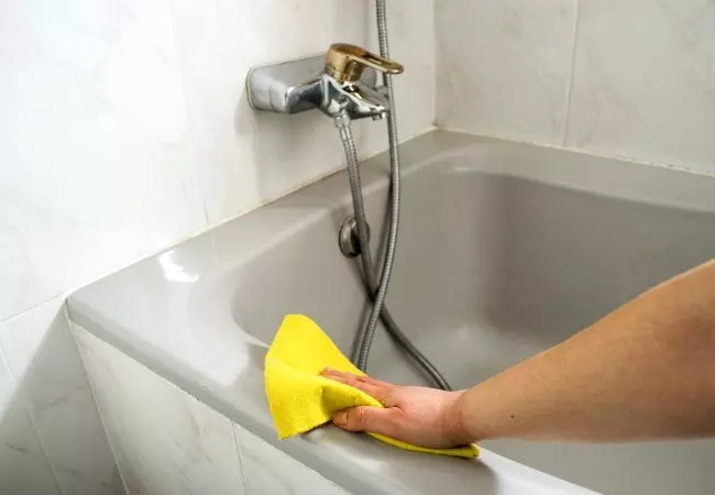 Làm thế nào để loại bỏ cặn bã xà phòng - Lau sạch bồn tắm