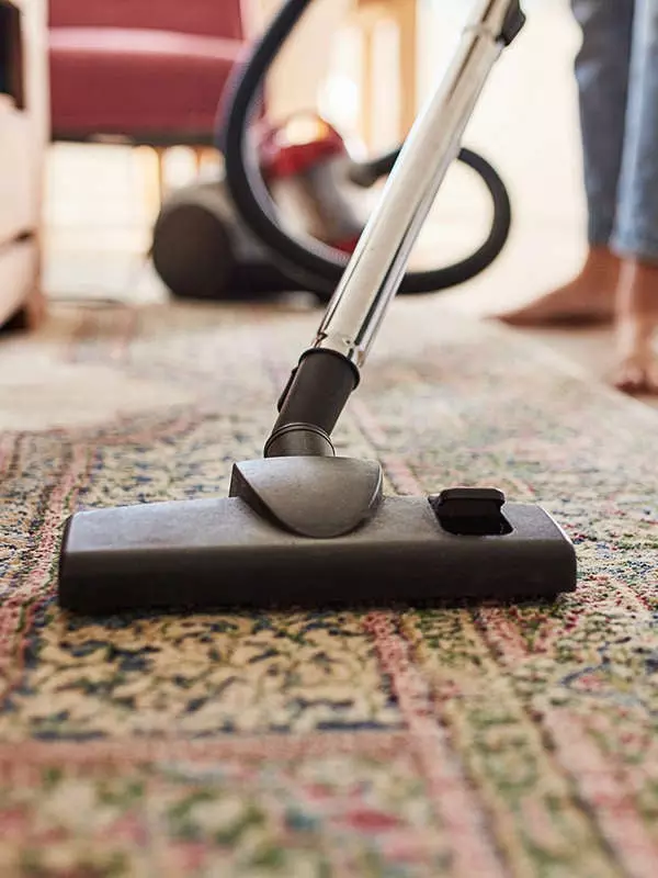 Passez l'aspirateur sur vos tapis et moquettes