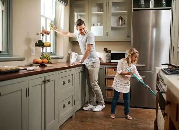 De keuken schoonmaken