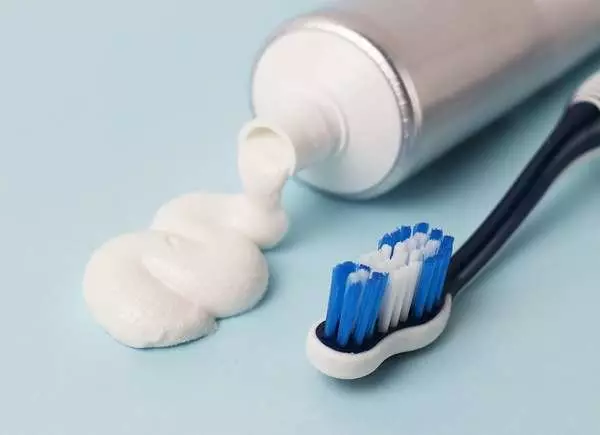 Зубная паста ў якасці ачышчальнага сродкі