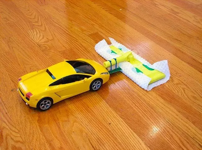 Vadrouille télécommandée - DIY avec une voiture et un Swiffer