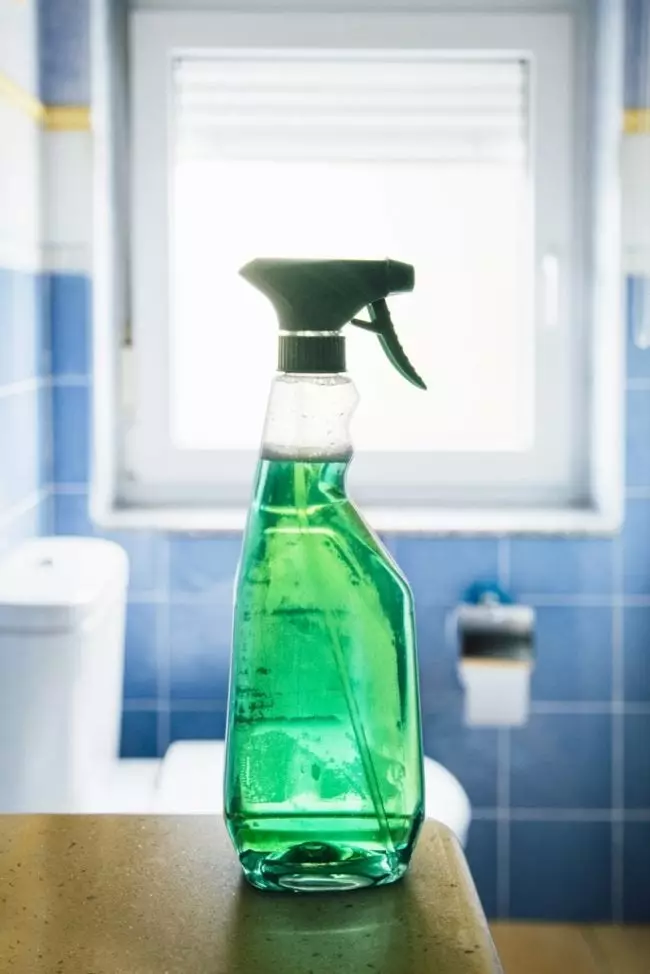 Le meilleur nettoyant pour salle de bain pour toutes les surfaces