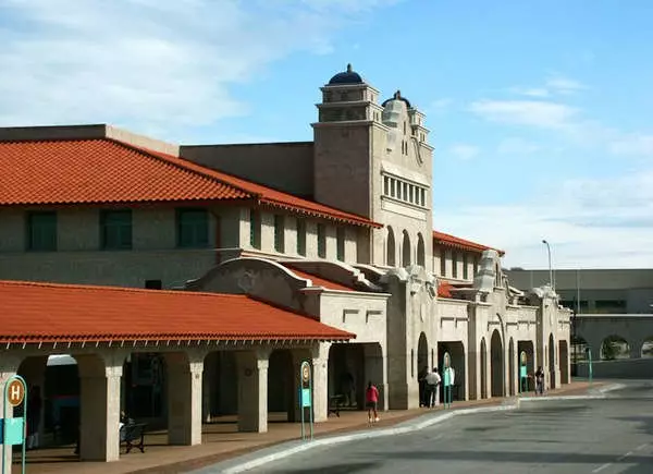 뉴멕시코주 앨버커키의 알바라도 교통 센터