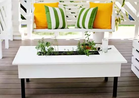 Coffee Table na May Planter