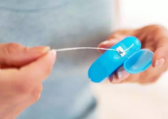 هل يمكنك استخدام خيط تنظيف الأسنان؟