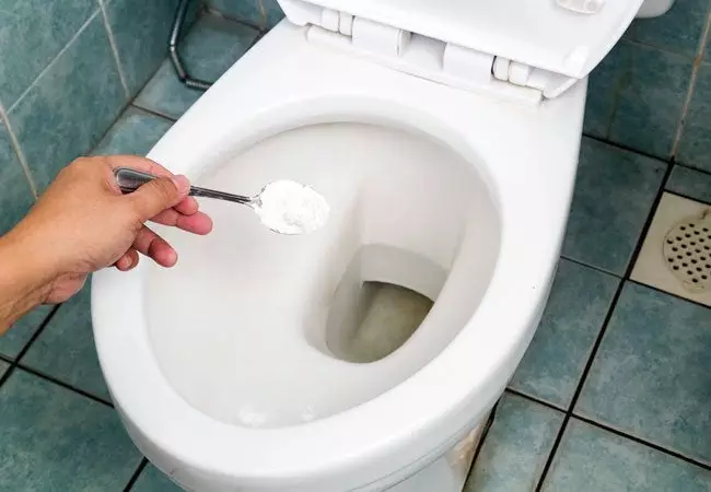 Домашно средство за почистване на тоалетна чиния - изцяло натурален почистващ препарат