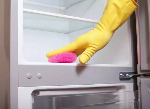Kuidas eemaldada külmkapist halb lõhn