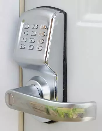Bezatslēgas durvju slēdzene