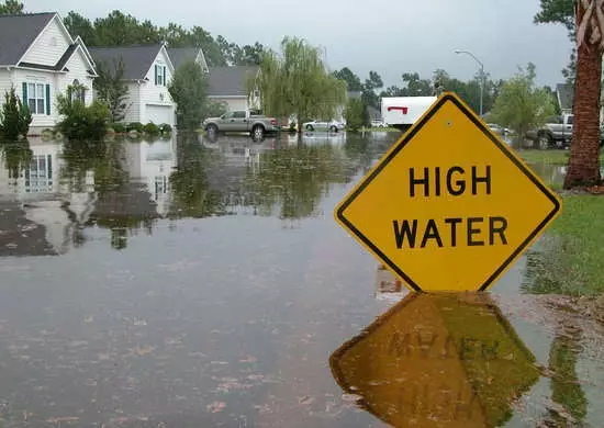 Ne vozite u poplavnim vodama