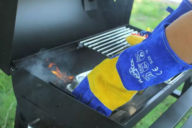 Libaka tse Hloahloa tsa BBQ Gloves Options