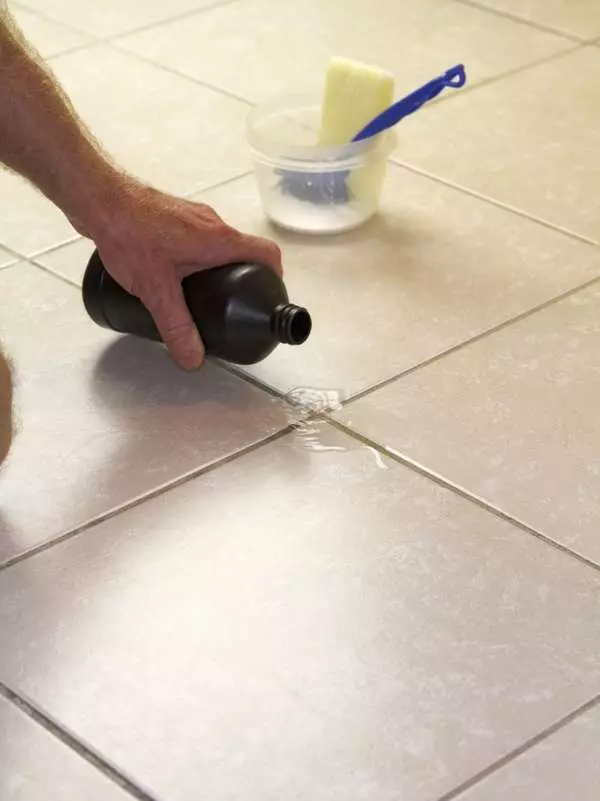 Hydrogen Peroxide Nlo Pẹlu Tile Tile Cleaning
