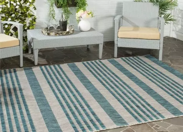 שטיח חוץ עם פסים כחול ולבן