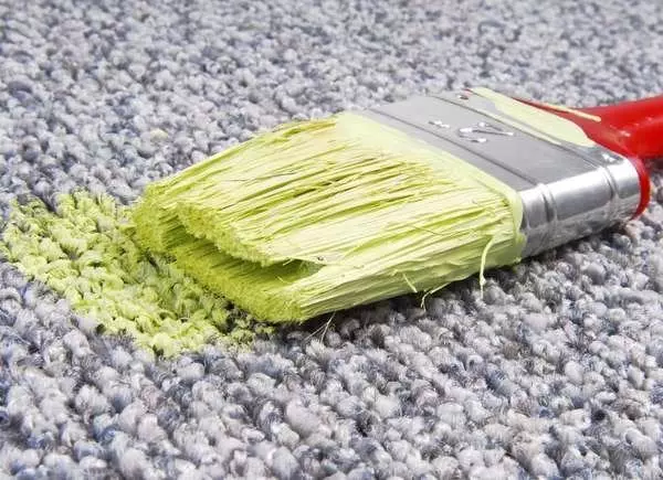 Comment enlever la peinture sur le tapis