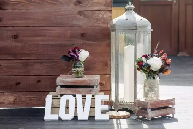 Dekorasi wedding karo tembung Cinta