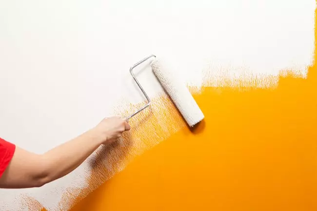 पेंटिंग पीली दीवार सफेद