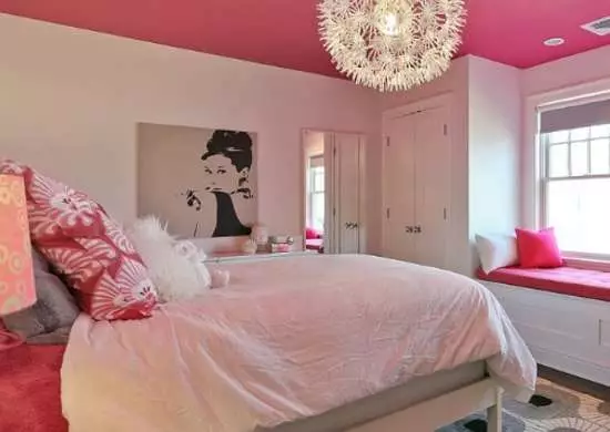 Vaaleanpunainen makuuhuone