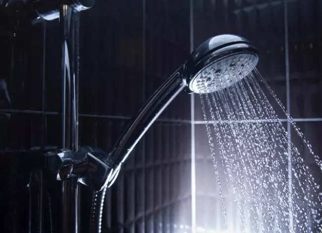 jak czyścić głowicę prysznicową