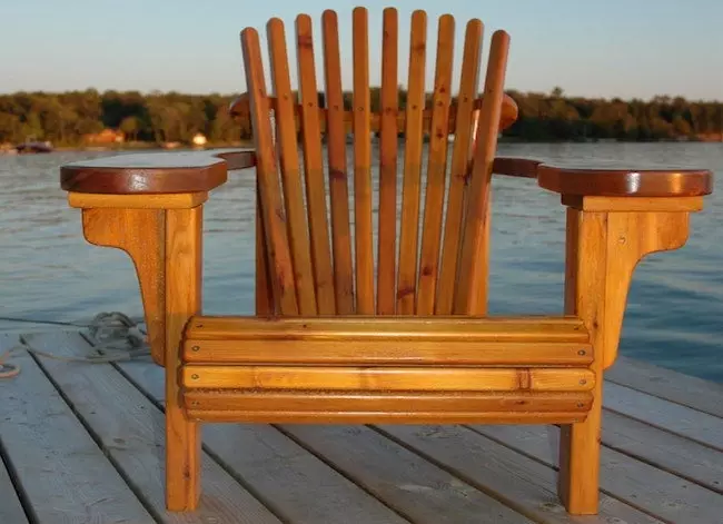 14 планів стільців Adirondack, які ви можете завантажити та зробити своїми руками на цих вихідних 12994_5
